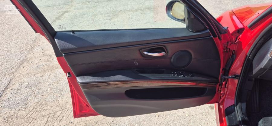 Red BMW 325 2005 in Kaunas, with an engine capacity of 2.50 L and mileage of 313 thousand km for 3300 €, photo 11 on AUTOMOTO.COM.LV