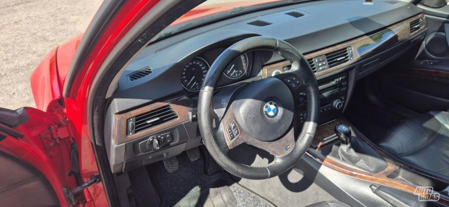 Red BMW 325 2005 in Kaunas, with an engine capacity of 2.50 L and mileage of 313 thousand km for 3300 €, photo 12 on AUTOMOTO.COM.LV