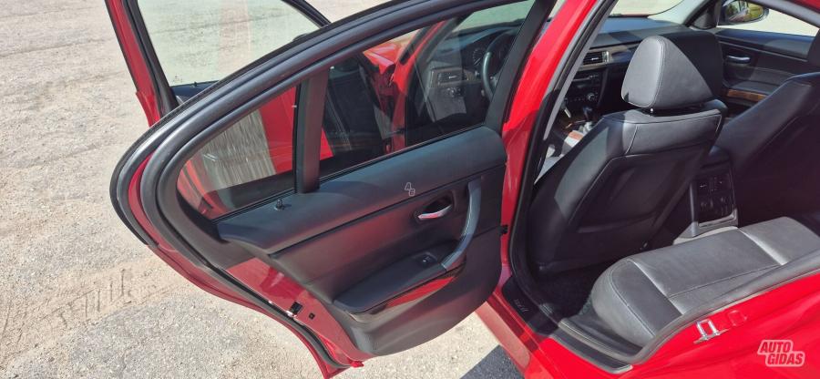 Red BMW 325 2005 in Kaunas, with an engine capacity of 2.50 L and mileage of 313 thousand km for 3300 €, photo 14 on AUTOMOTO.COM.LV