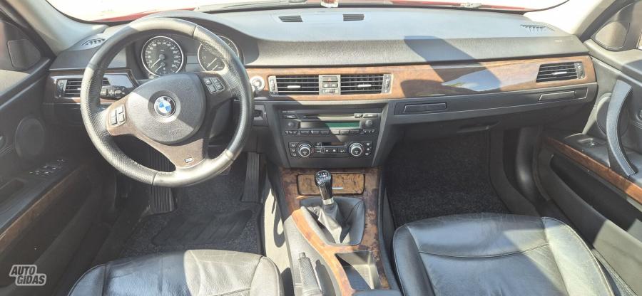 Red BMW 325 2005 in Kaunas, with an engine capacity of 2.50 L and mileage of 313 thousand km for 3300 €, photo 21 on AUTOMOTO.COM.LV