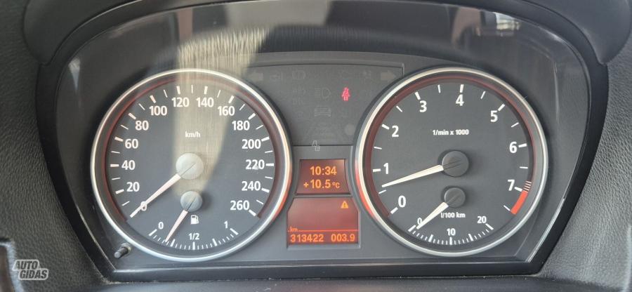 Red BMW 325 2005 in Kaunas, with an engine capacity of 2.50 L and mileage of 313 thousand km for 3300 €, photo 22 on AUTOMOTO.COM.LV