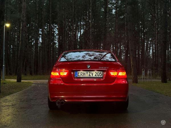 Red BMW 325 2009 in Vilnius, with an engine capacity of 2.99 L and mileage of 241 thousand km for 3900 €, photo 4 on AUTOMOTO.COM.LV