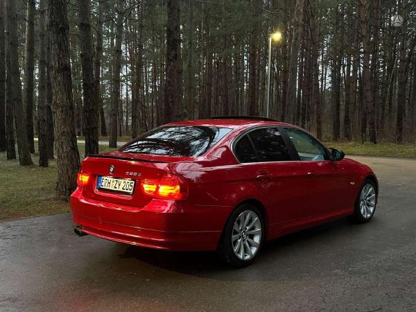 Red BMW 325 2009 in Vilnius, with an engine capacity of 2.99 L and mileage of 241 thousand km for 3900 €, photo 5 on AUTOMOTO.COM.LV