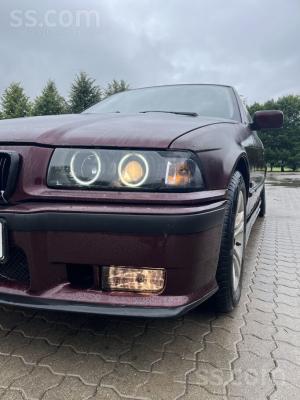 Sarkans BMW 325 1998 Liepāja, ar dzinēja tilpumu 2.50 L un nobraukumu 480 tūkst. km par 1800 €, foto  vietnē AUTOMOTO.COM.LV
