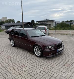 Sarkans BMW 325 1998 Liepāja, ar dzinēja tilpumu 2.50 L un nobraukumu 479 tūkst. km par 2200 €, foto  vietnē AUTOMOTO.COM.LV