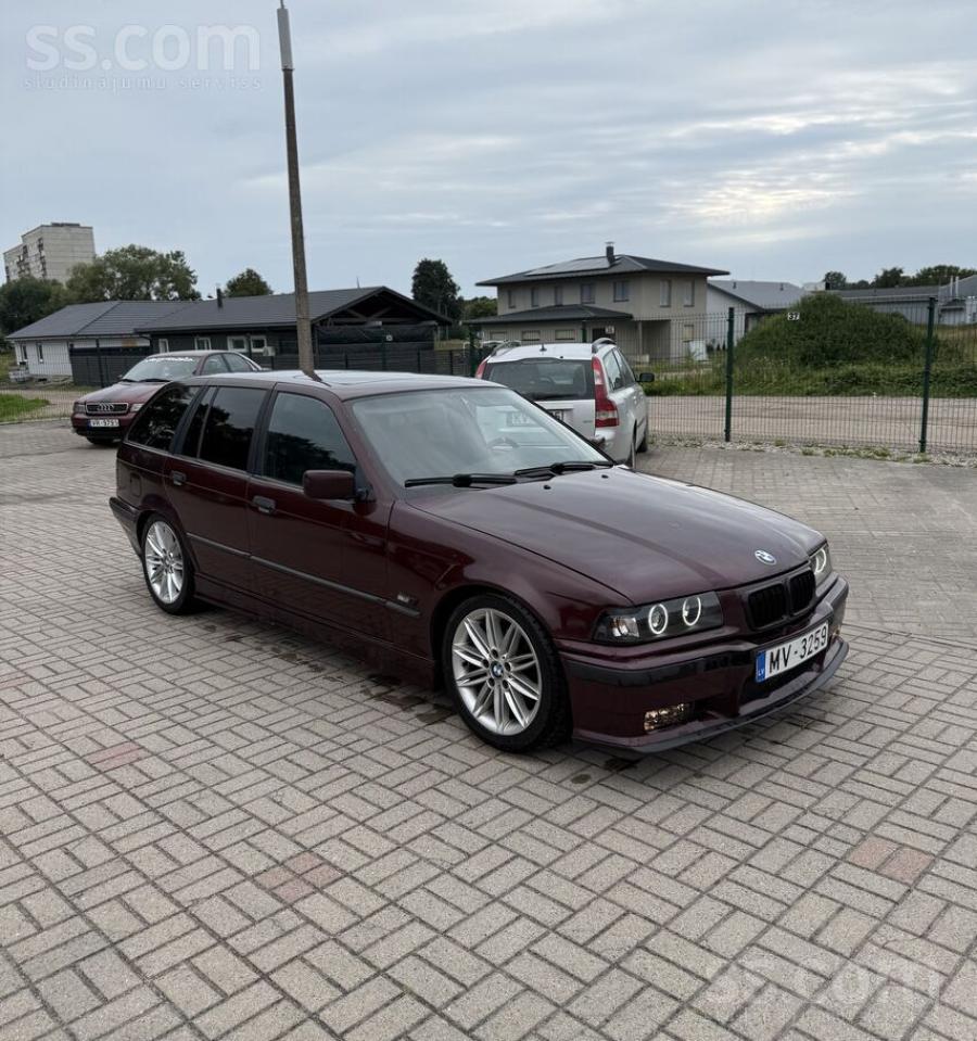 Red BMW 325 1998 in Liepaja, with an engine capacity of 2.50 L and mileage of 479 thousand km for 2200 €, photo 1 on AUTOMOTO.COM.LV