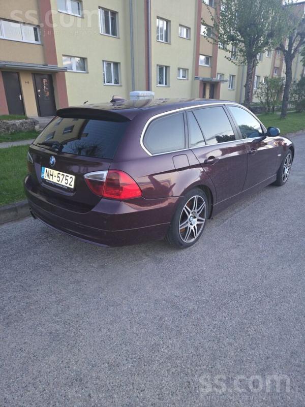 Red BMW 325 2007 in Cesis, with an engine capacity of 3.00 L and mileage of 400 thousand km for 3500 €, photo 1 on AUTOMOTO.COM.LV