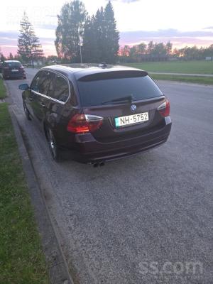 Sarkans BMW 325 2007 Cēsis, ar dzinēja tilpumu 3.00 L un nobraukumu 400 tūkst. km par 3500 €, foto 4 vietnē AUTOMOTO.COM.LV