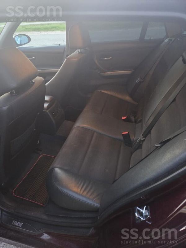 Red BMW 325 2007 in Cesis, with an engine capacity of 3.00 L and mileage of 400 thousand km for 3500 €, photo 4 on AUTOMOTO.COM.LV