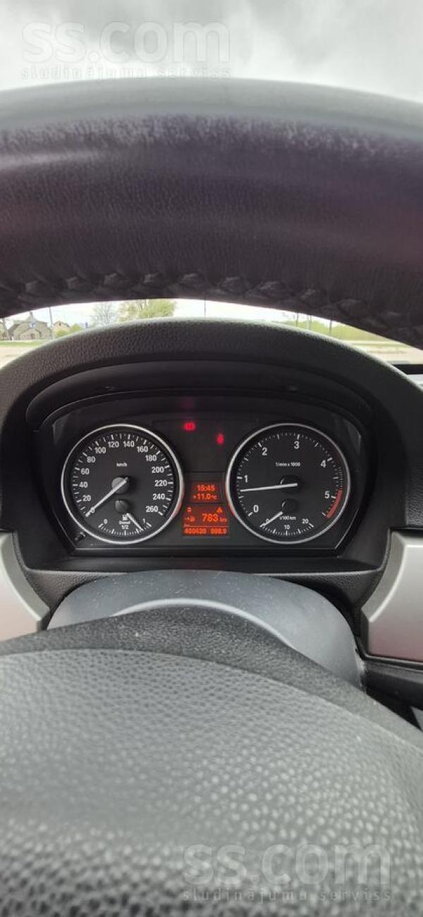 Red BMW 325 2007 in Cesis, with an engine capacity of 3.00 L and mileage of 400 thousand km for 3500 €, photo 6 on AUTOMOTO.COM.LV