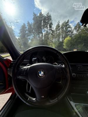 Red BMW 325 2007 in Vilnius, with an engine capacity of 3.00 L and mileage of 365 thousand km for 7200 €, photo 13 on AUTOMOTO.COM.LV