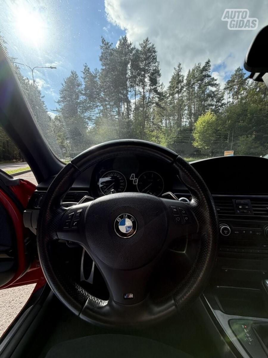 Red BMW 325 2007 in Vilnius, with an engine capacity of 3.00 L and mileage of 365 thousand km for 7200 €, photo 13 on AUTOMOTO.COM.LV