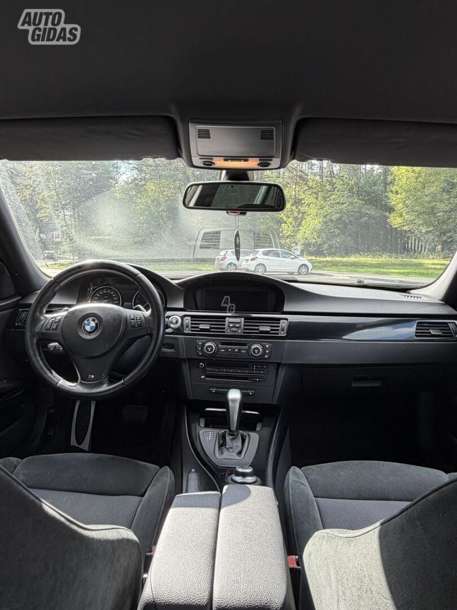 Red BMW 325 2007 in Vilnius, with an engine capacity of 3.00 L and mileage of 365 thousand km for 7200 €, photo 15 on AUTOMOTO.COM.LV