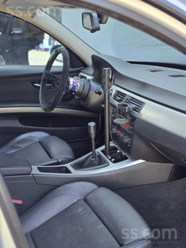 BMW 325 2005 in Riga, with an engine capacity of 2.50 L and mileage of 210 thousand km for 4995 €, photo 6 on AUTOMOTO.COM.LV