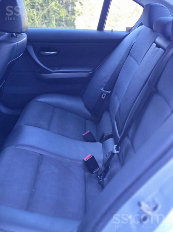 BMW 325 2005 in Riga, with an engine capacity of 2.50 L and mileage of 210 thousand km for 4995 €, photo 7 on AUTOMOTO.COM.LV