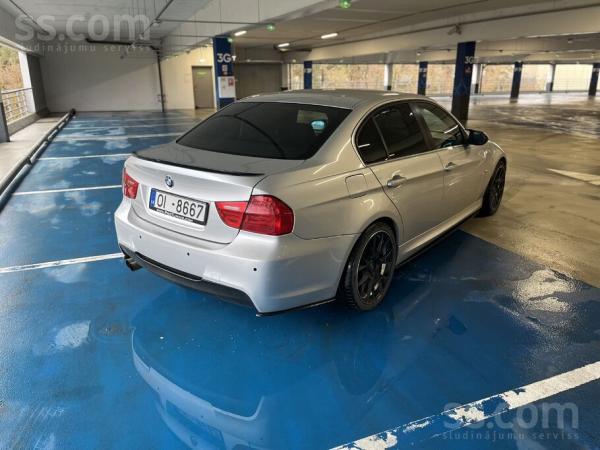 BMW 325 2006 in Ogre, with an engine capacity of 2.50 L and mileage of 270 thousand km for 5200 €, photo 6 on AUTOMOTO.COM.LV