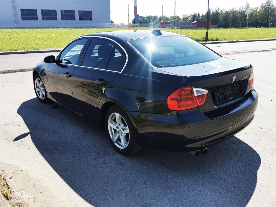 BMW 325 2006 in Siauliai, with an engine capacity of 2.50 L and mileage of 221 thousand km for 3200 €, photo 4 on AUTOMOTO.COM.LV