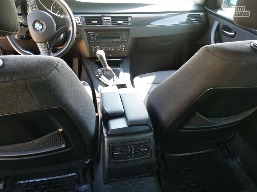 BMW 325 2006 in Siauliai, with an engine capacity of 2.50 L and mileage of 221 thousand km for 3200 €, photo 8 on AUTOMOTO.COM.LV
