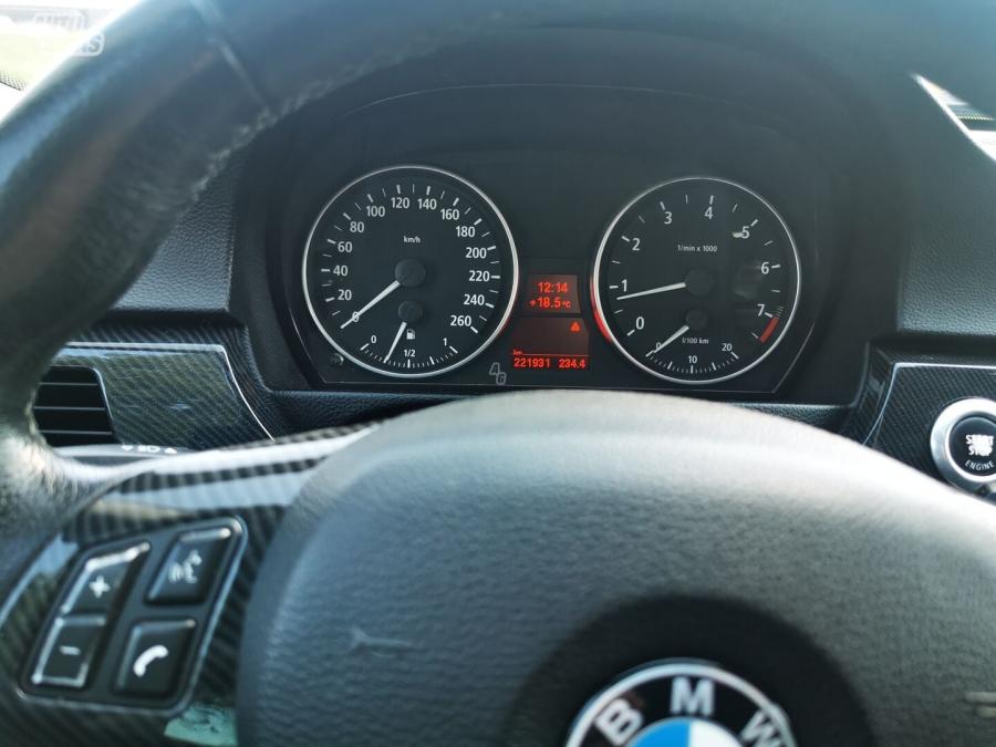 BMW 325 2006 in Siauliai, with an engine capacity of 2.50 L and mileage of 221 thousand km for 3200 €, photo 12 on AUTOMOTO.COM.LV
