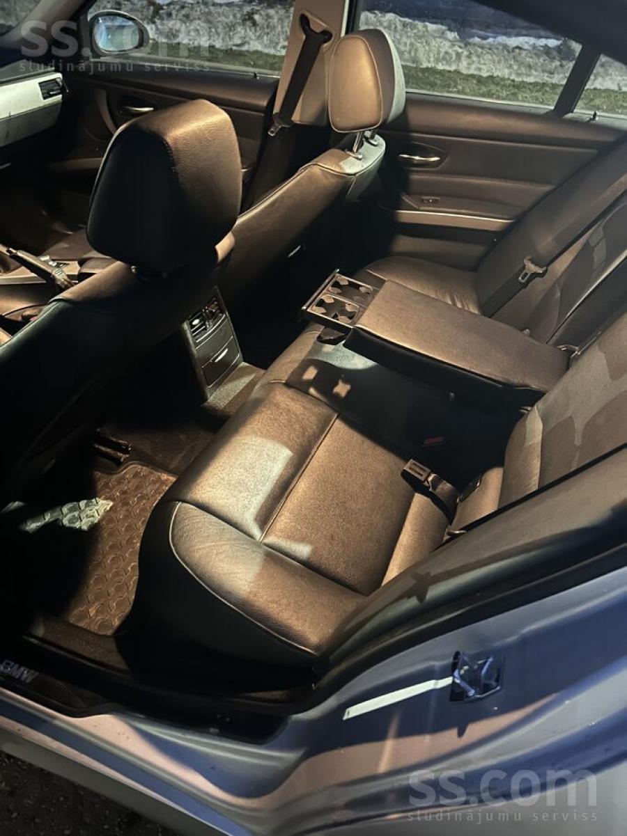 BMW 325 2007 in Bauska, with an engine capacity of 3.00 L and mileage of 281 thousand km for 4500 €, photo 7 on AUTOMOTO.COM.LV