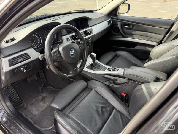 BMW 325 2010 in Siauliai, with an engine capacity of 3.00 L and mileage of 246 thousand km for 7000 €, photo 8 on AUTOMOTO.COM.LV