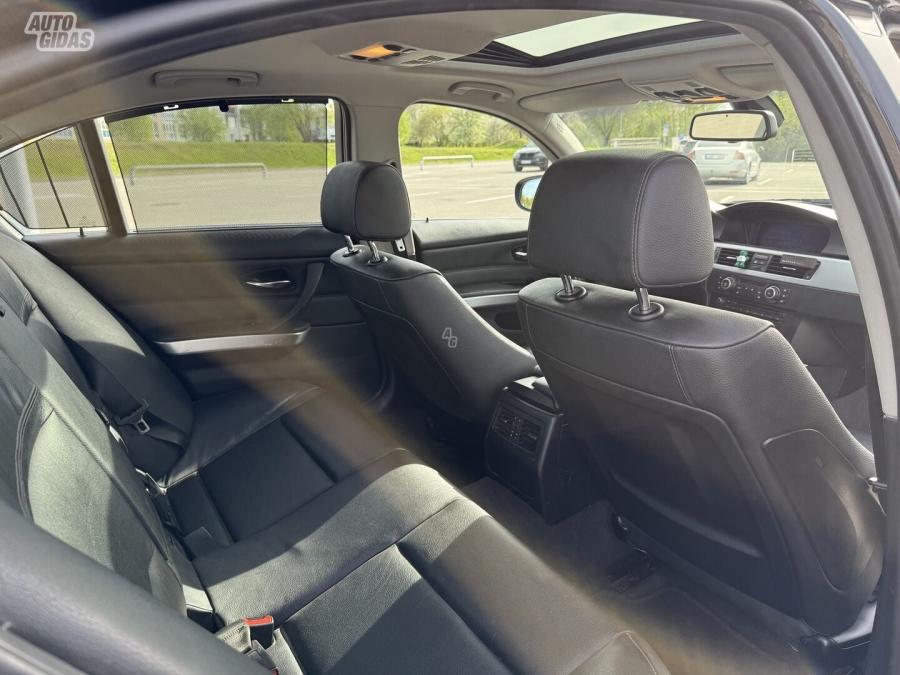 BMW 325 2010 Šauļi, ar dzinēja tilpumu 3.00 L un nobraukumu 246 tūkst. km par 7000 €, foto 12 vietnē AUTOMOTO.COM.LV