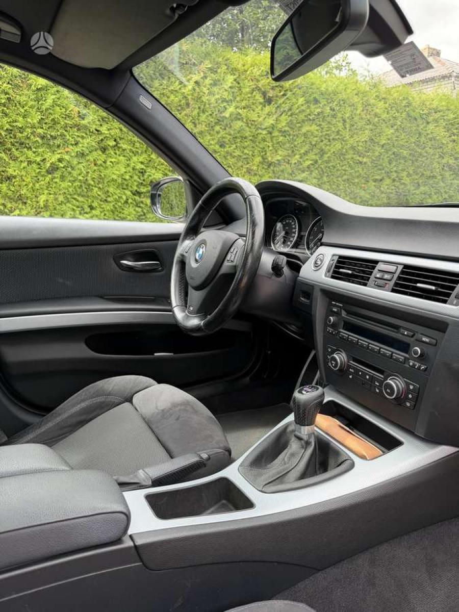 BMW 325 2011 in Vilnius, with an engine capacity of 2.99 L and mileage of 292 thousand km for 7700 €, photo 7 on AUTOMOTO.COM.LV