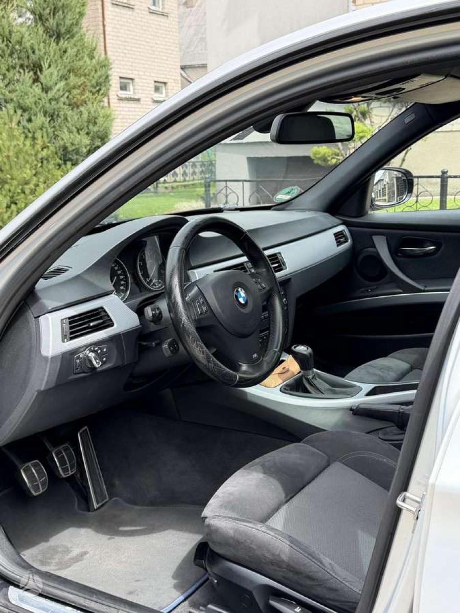 BMW 325 2011 in Vilnius, with an engine capacity of 2.99 L and mileage of 292 thousand km for 7700 €, photo 8 on AUTOMOTO.COM.LV