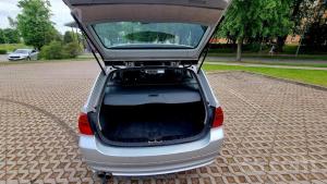 BMW 325 2006 in Cesis, with an engine capacity of 3.00 L and mileage of 395 thousand km for 4100 €, photo 9 on AUTOMOTO.COM.LV