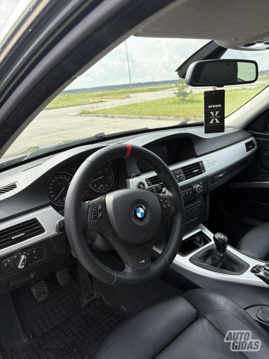 BMW 325 2008 in Siauliai, with an engine capacity of 3.00 L and mileage of 274 thousand km for 5400 €, photo 13 on AUTOMOTO.COM.LV
