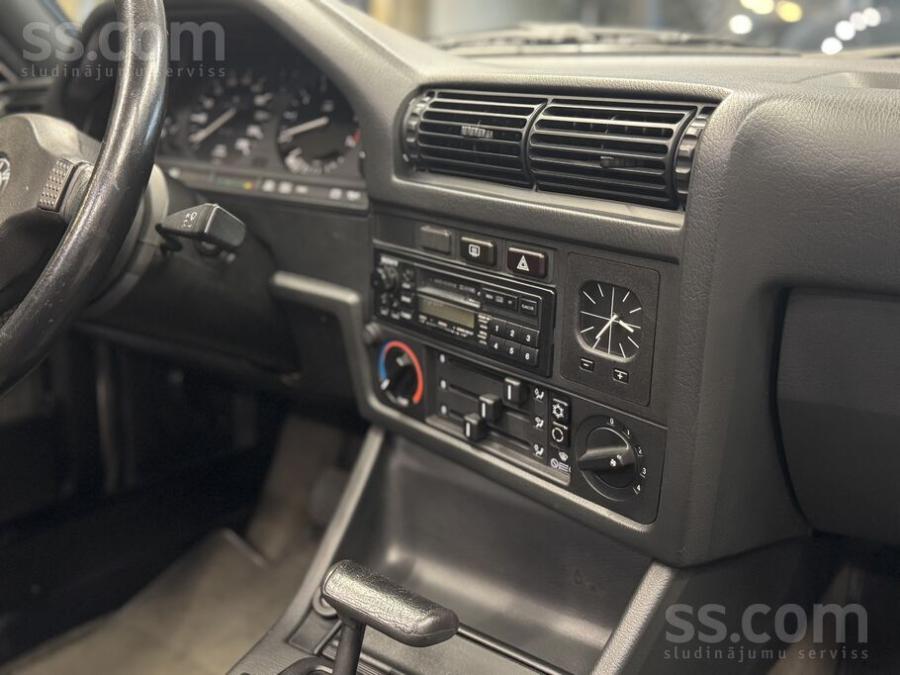 White BMW 325 1987 in Riga, with an engine capacity of 2.50 L and mileage of 140 thousand km for 18990 €, photo 25 on AUTOMOTO.COM.LV