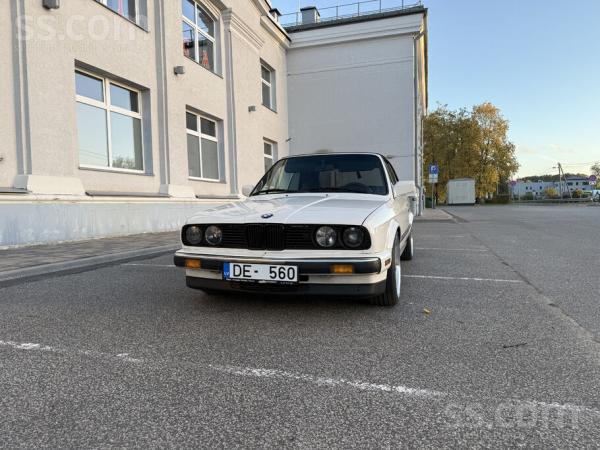 Balts BMW 325 1987 Rīga, ar dzinēja tilpumu 2.50 L un nobraukumu 220 tūkst. km par 14200 €, foto 4 vietnē AUTOMOTO.COM.LV