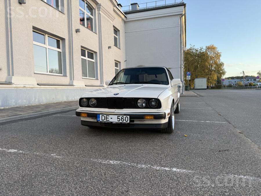 White BMW 325 1987 in Riga, with an engine capacity of 2.50 L and mileage of 220 thousand km for 14200 €, photo 4 on AUTOMOTO.COM.LV
