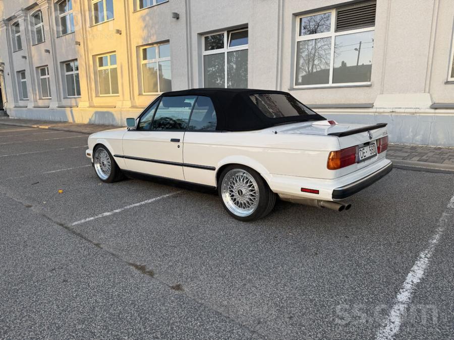 White BMW 325 1987 in Riga, with an engine capacity of 2.50 L and mileage of 220 thousand km for 14200 €, photo 7 on AUTOMOTO.COM.LV