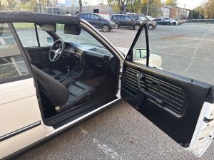 White BMW 325 1987 in Riga, with an engine capacity of 2.50 L and mileage of 220 thousand km for 14200 €, photo 9 on AUTOMOTO.COM.LV