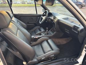 White BMW 325 1987 in Riga, with an engine capacity of 2.50 L and mileage of 220 thousand km for 14200 €, photo 12 on AUTOMOTO.COM.LV