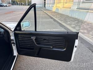 White BMW 325 1987 in Riga, with an engine capacity of 2.50 L and mileage of 220 thousand km for 14200 €, photo 13 on AUTOMOTO.COM.LV