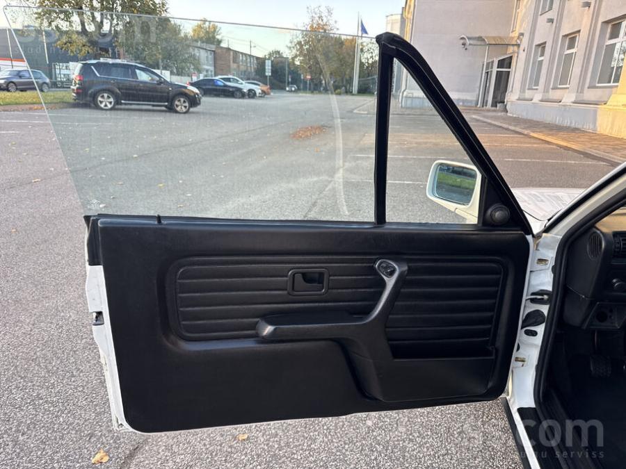 White BMW 325 1987 in Riga, with an engine capacity of 2.50 L and mileage of 220 thousand km for 14200 €, photo 17 on AUTOMOTO.COM.LV