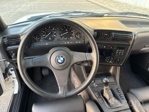 White BMW 325 1987 in Riga, with an engine capacity of 2.50 L and mileage of 220 thousand km for 14200 €, photo 20 on AUTOMOTO.COM.LV