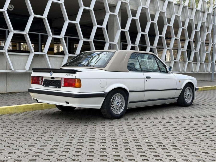 White BMW 325 1989 in Vilnius, with an engine capacity of 2.49 L and mileage of 193 thousand km for 16999 €, photo 5 on AUTOMOTO.COM.LV
