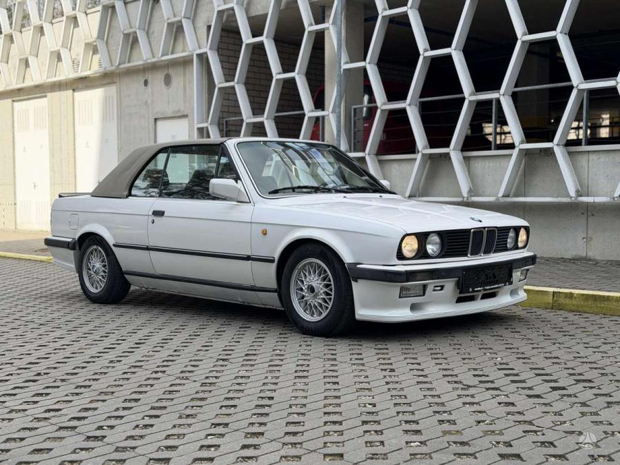White BMW 325 1989 in Vilnius, with an engine capacity of 2.49 L and mileage of 193 thousand km for 16999 €, photo 7 on AUTOMOTO.COM.LV