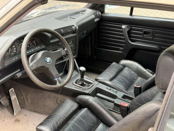White BMW 325 1989 in Vilnius, with an engine capacity of 2.49 L and mileage of 193 thousand km for 16999 €, photo 8 on AUTOMOTO.COM.LV