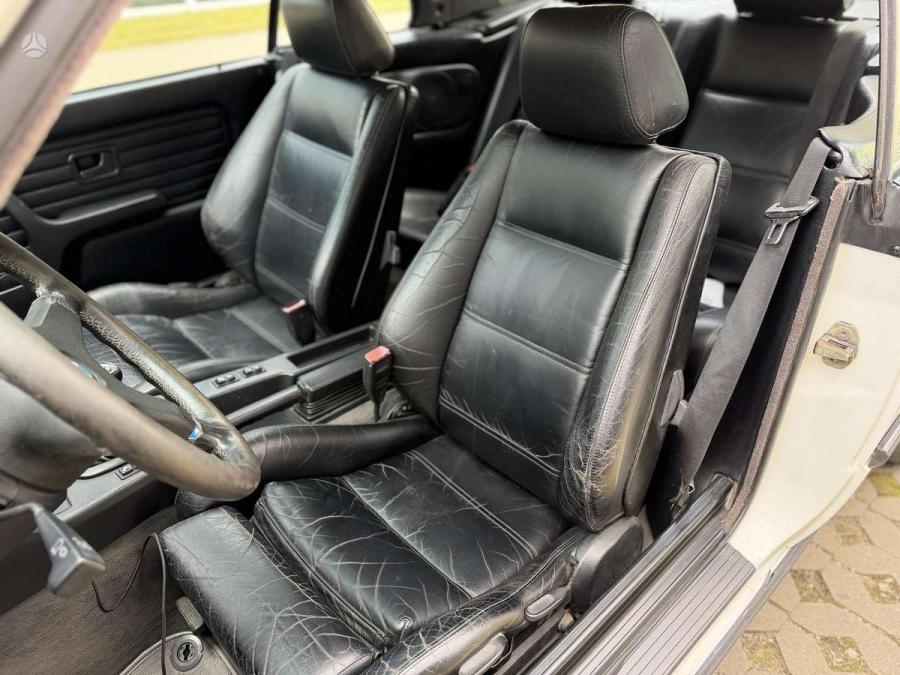 White BMW 325 1989 in Vilnius, with an engine capacity of 2.49 L and mileage of 193 thousand km for 16999 €, photo 10 on AUTOMOTO.COM.LV