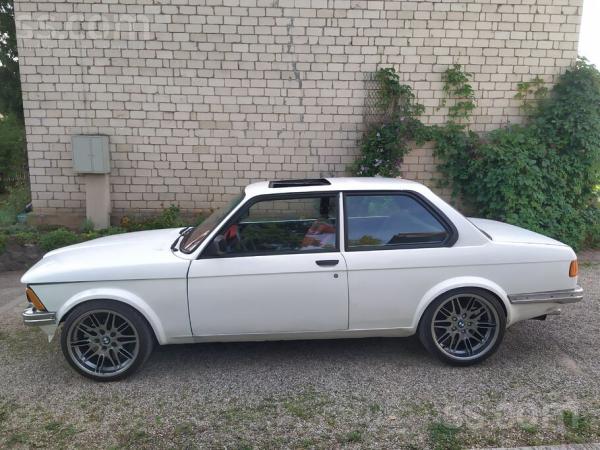 Balts BMW 325 1982 Valmiera, ar dzinēja tilpumu 2.50 L un nobraukumu 0 tūkst. km par 18000 €, foto 3 vietnē AUTOMOTO.COM.LV