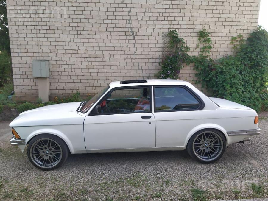 White BMW 325 1982 in Valmiera, with an engine capacity of 2.50 L and mileage of 0 thousand km for 18000 €, photo 3 on AUTOMOTO.COM.LV