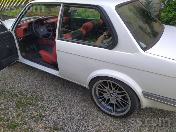 Balts BMW 325 1982 Valmiera, ar dzinēja tilpumu 2.50 L un nobraukumu 0 tūkst. km par 18000 €, foto 8 vietnē AUTOMOTO.COM.LV