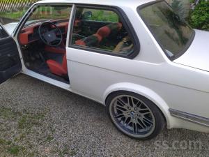 White BMW 325 1982 in Valmiera, with an engine capacity of 2.50 L and mileage of 0 thousand km for 18000 €, photo 8 on AUTOMOTO.COM.LV