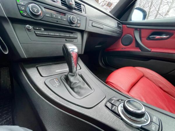 White BMW 325 2010 in Riga, with an engine capacity of 3.00 L and mileage of 0 thousand km for 11500 €, photo 10 on AUTOMOTO.COM.LV