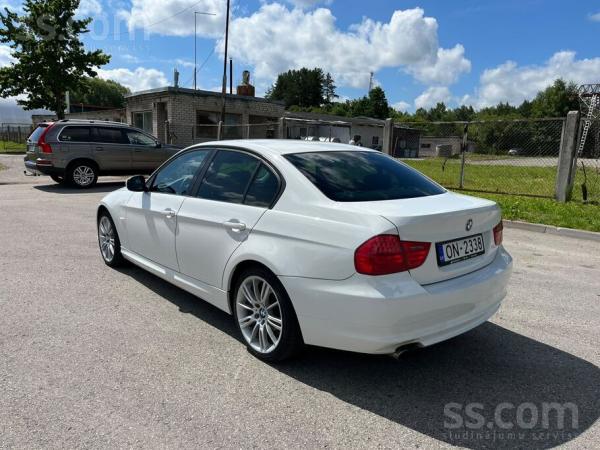 White BMW 325 2009 in Valmiera, with an engine capacity of 3.00 L and mileage of 363 thousand km for 5995 €, photo 3 on AUTOMOTO.COM.LV