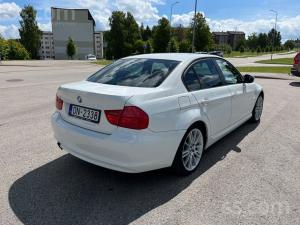 White BMW 325 2009 in Valmiera, with an engine capacity of 3.00 L and mileage of 363 thousand km for 5995 €, photo 6 on AUTOMOTO.COM.LV
